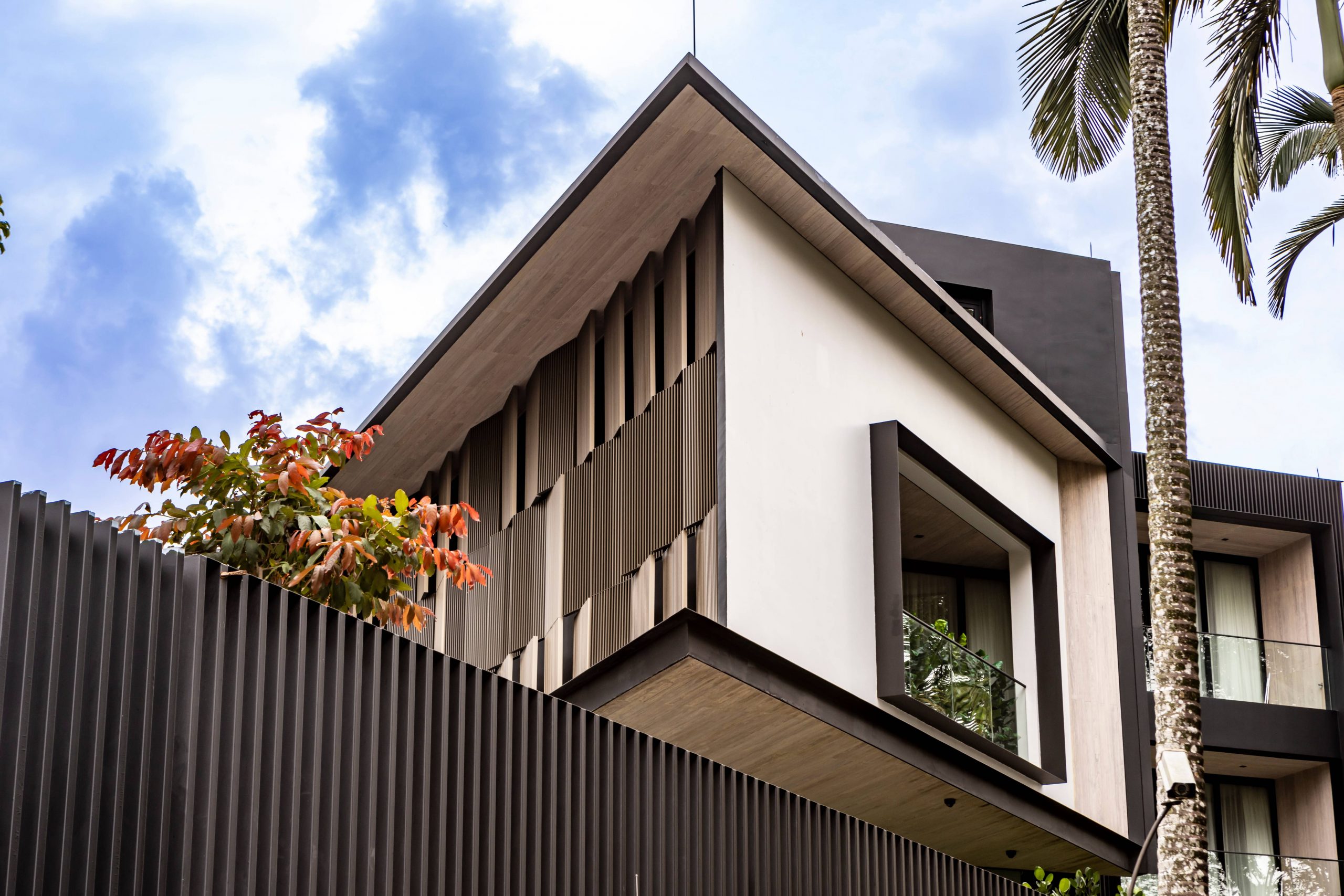 Horizontal House- Swiss Club Road – Edmund Ng Architects